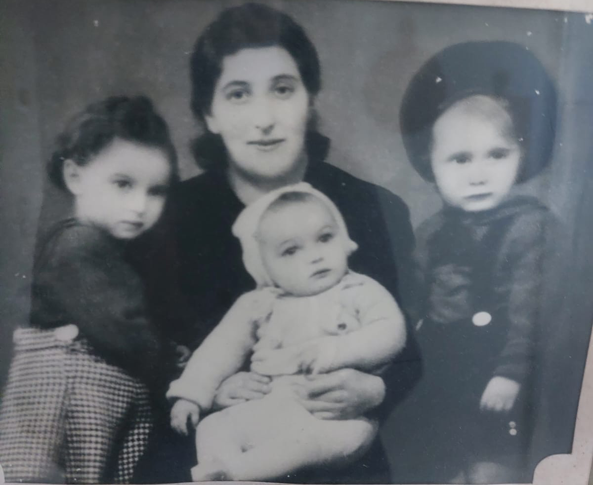 In memory of close family holocaust victims (conveyed to Yad-VaShem in ...